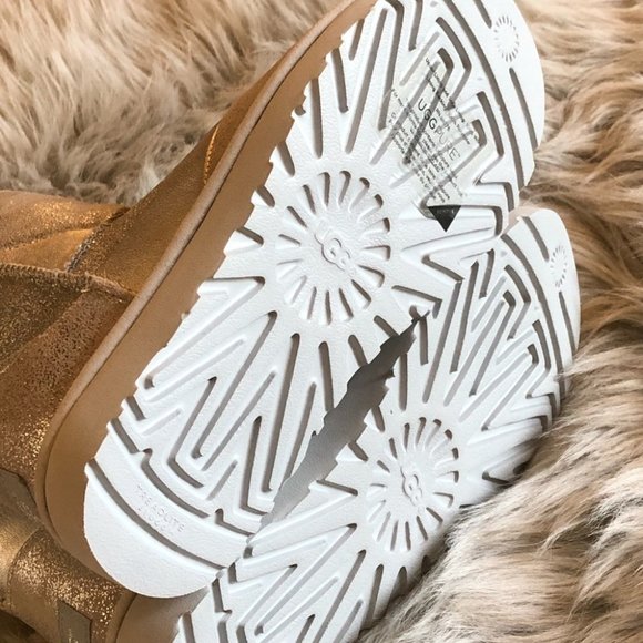 UGG | Shoes | Ugg Nib W Classic Glitter Patchwork Shoe Size 5 | Poshmark